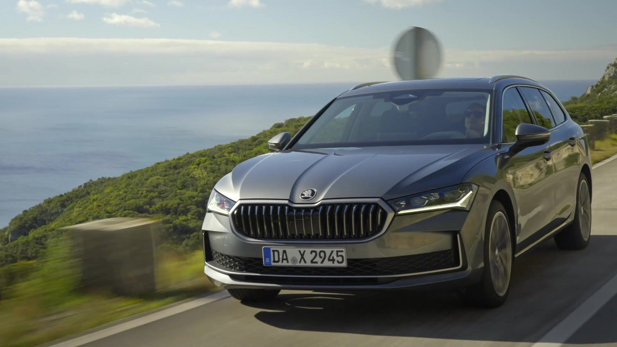 Der neue Škoda Superb - Verbesserter Travel Assist, neuer ...