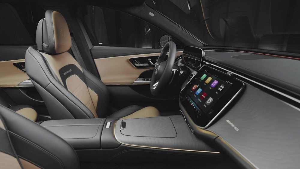 Der Mercedes-AMG E 53 HYBRID 4MATIC - Exklusives Zierteil, optional ...