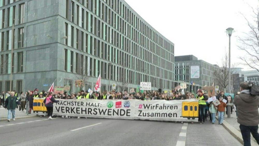 Gemeinsame Demonstrationen von Fridays for Future und Verdi