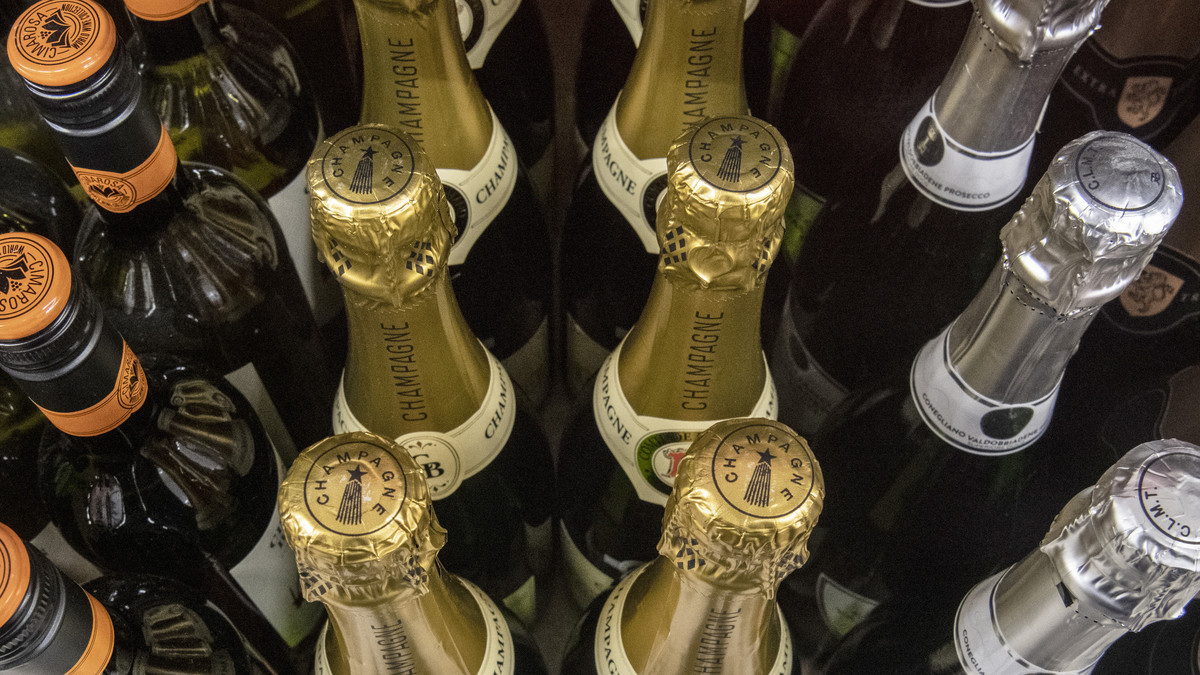 Champagner-Klau in Mannheim: Einbrecher geben sich als Mitarbeiter aus