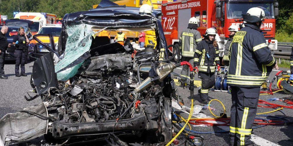 Schwerer Unfall auf der A4 - Fünf Personen verletzt
