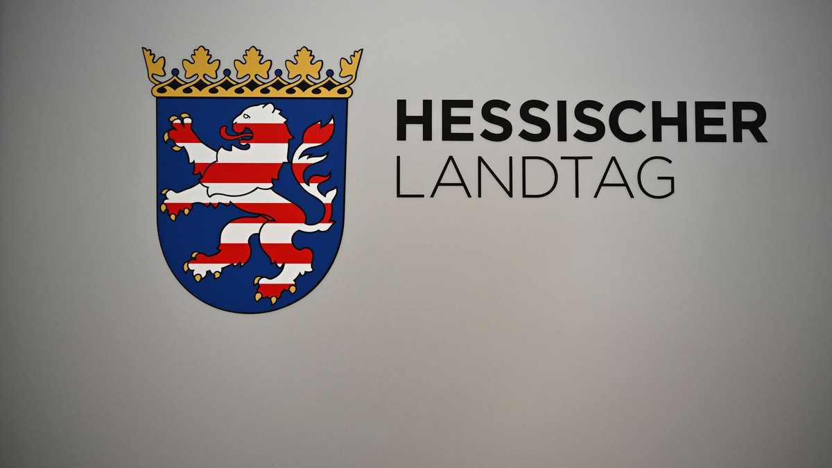 Debatte im Landtag: Kirchen trotz knapper Kassen erhalten