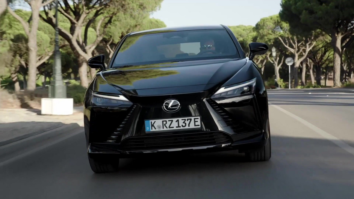 Der neue Lexus RZ - Weiterentwickelte Lexus DIRECT4 Allradsteuerung