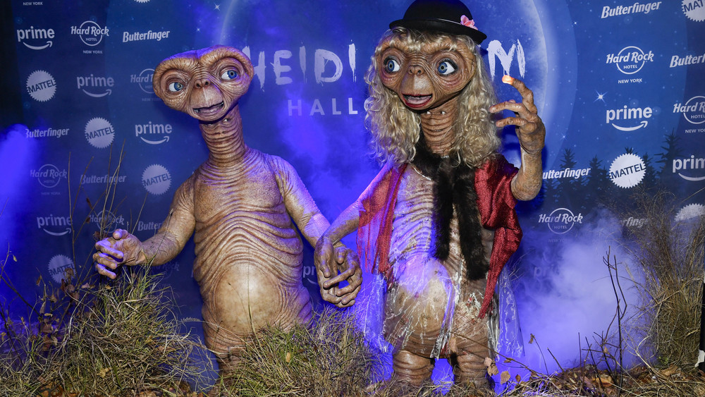 Heidi Klum verblüfft als E.T. auf New Yorker Halloween-Party