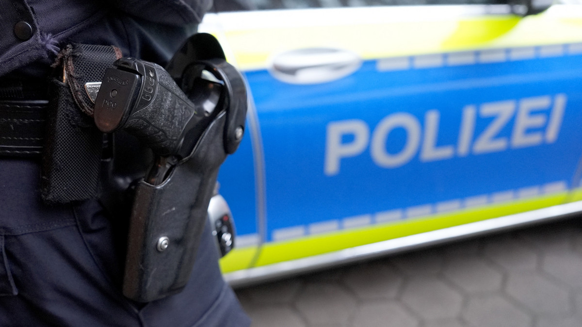 Falsche Polizisten halten in Seligenstadt echte Polizistin an