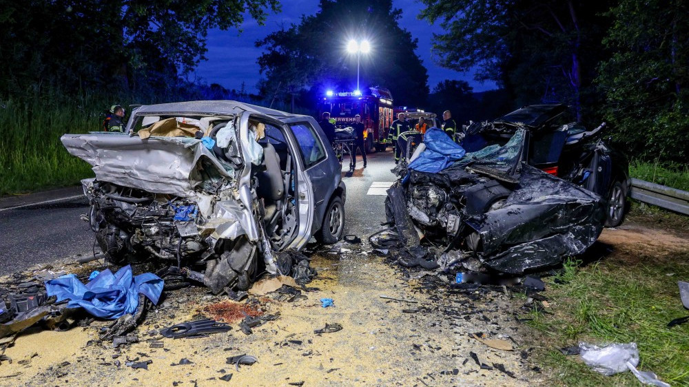 Frontalzusammenstoß bei Niederaula: Ein Toter und fünf Schwerverletzte