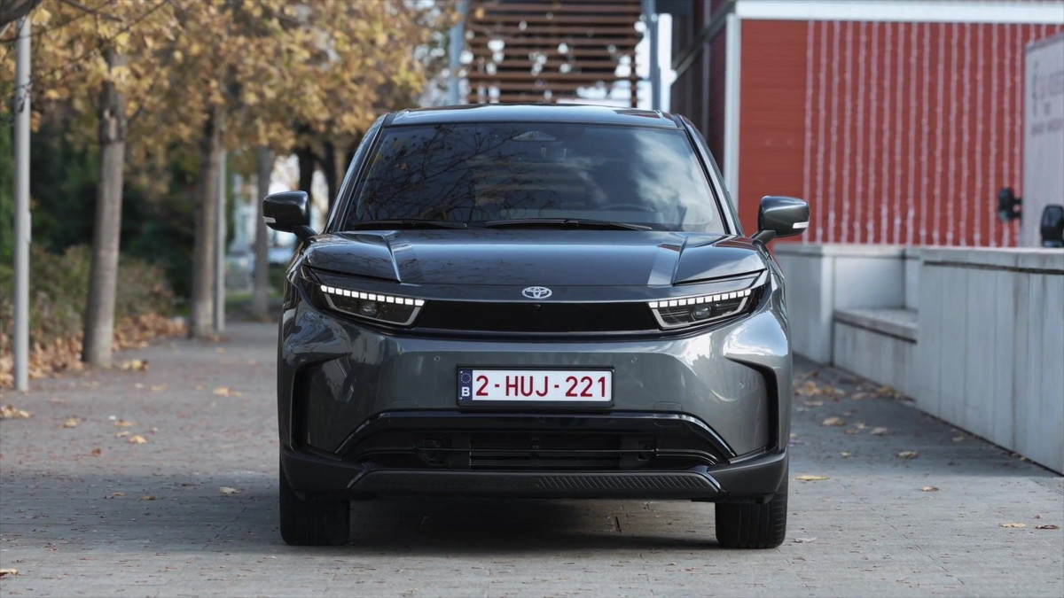 Der neue Toyota Urban Cruiser - Optionaler Allradantrieb unterstreicht ...