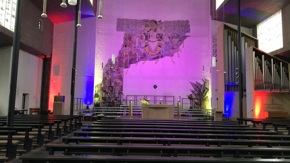 Neue Lichterkirche in Dillenburg - Besucher wählen Farben und Musik