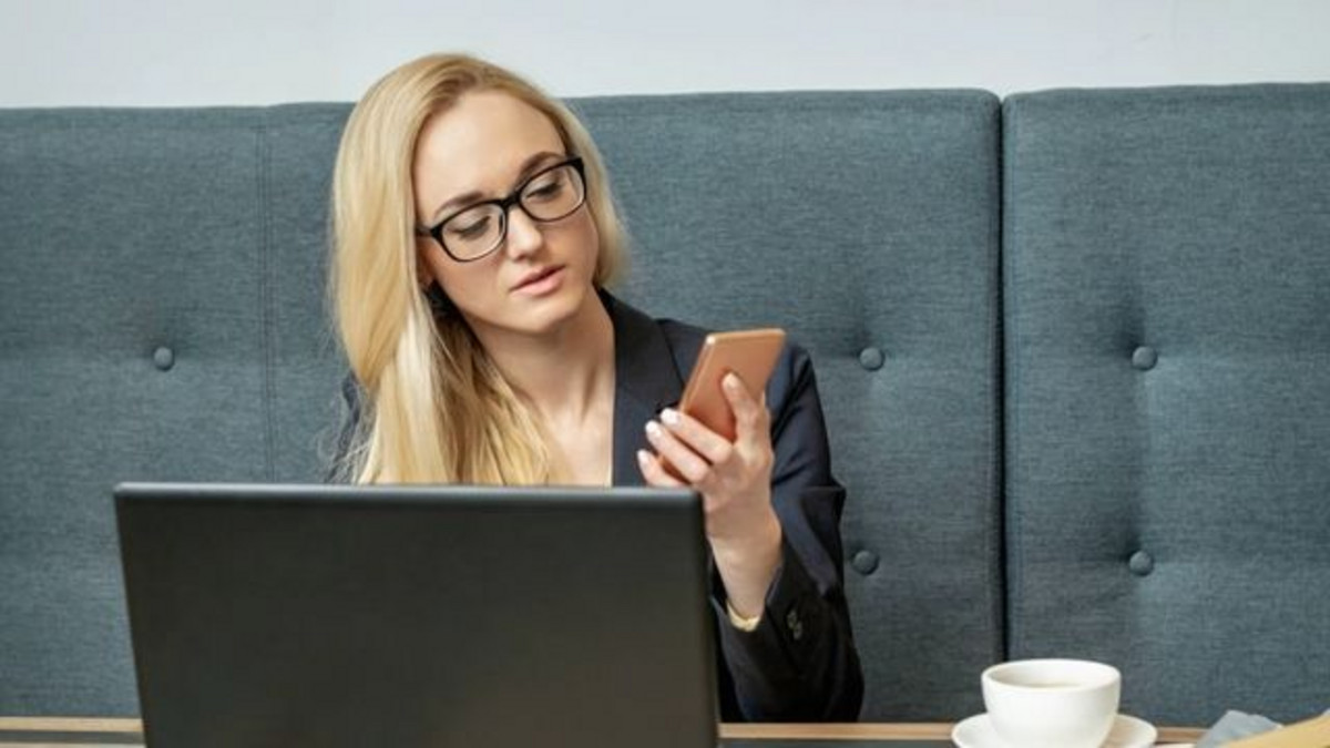 Frau testet LinkedIn als „Mann“ – und erlebt sofort eine Flut an ...