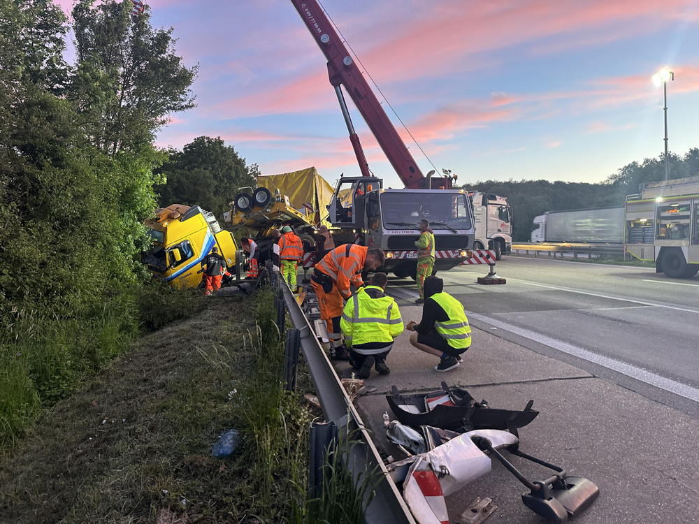 A3 bei Niedernhausen: Vollsperrung im Berufsverkehr nach LKW-Unfall