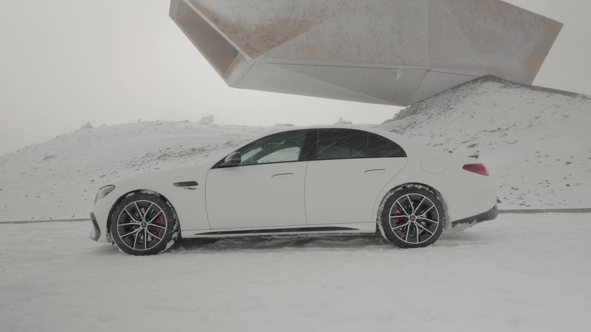 Performance und Effizienz in neuer Kombination - der Mercedes-AMG E 53 ...