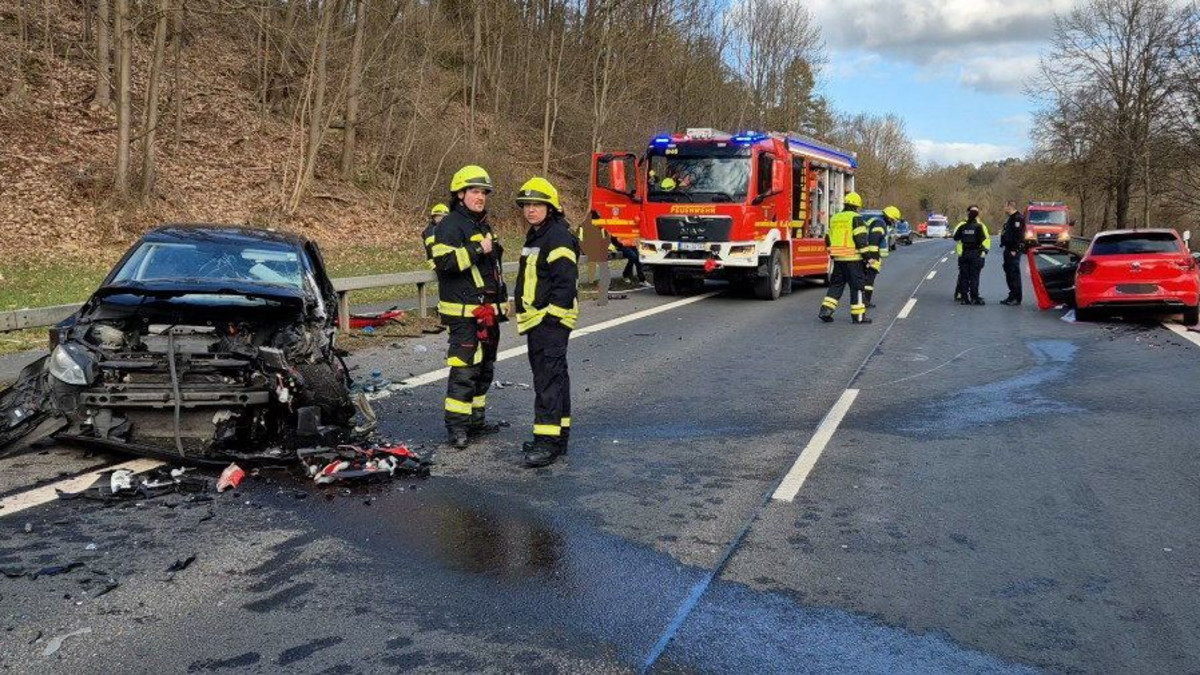 Elegantes Unfall B27 Heute Aktuell Bild