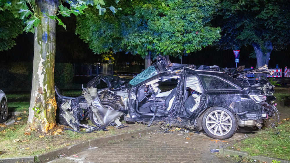 Mutter stirbt bei Unfall in Nidda - Sohn (17) wird schwer verletzt
