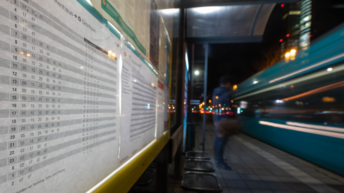 RMV bei Erhöhung moderat: Bus- und Bahn-Tickets ab 2023 teurer