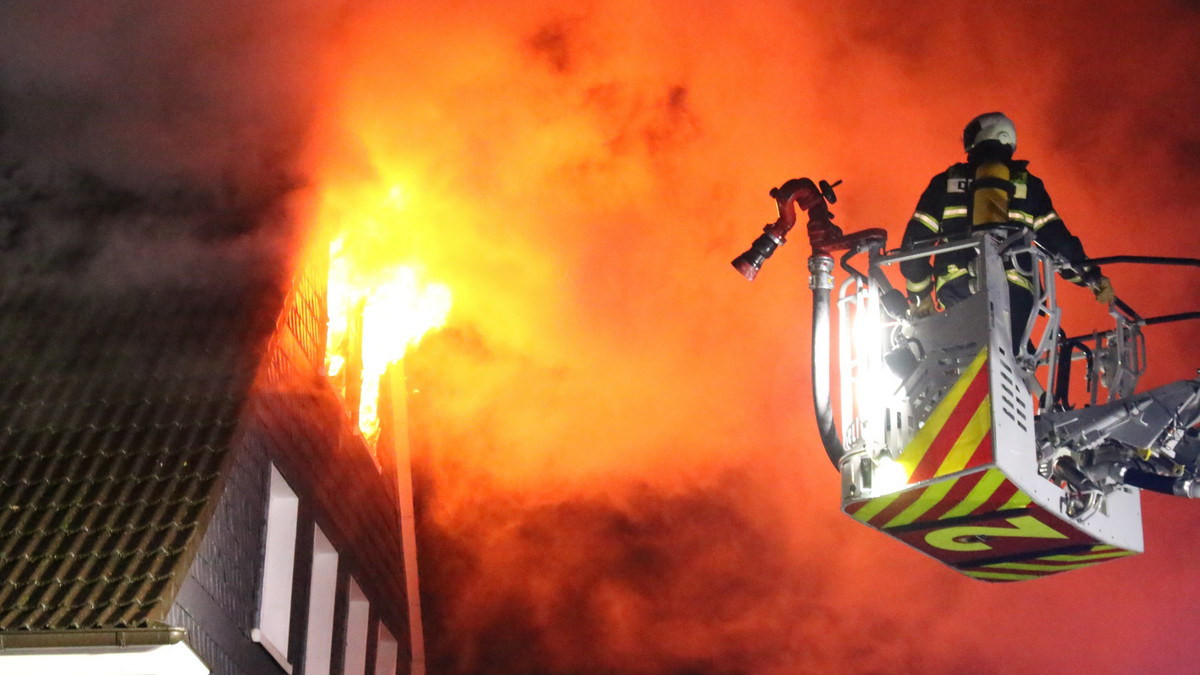 Feuer in Immenhausen: Ehepaar entkommt knapp Flammen