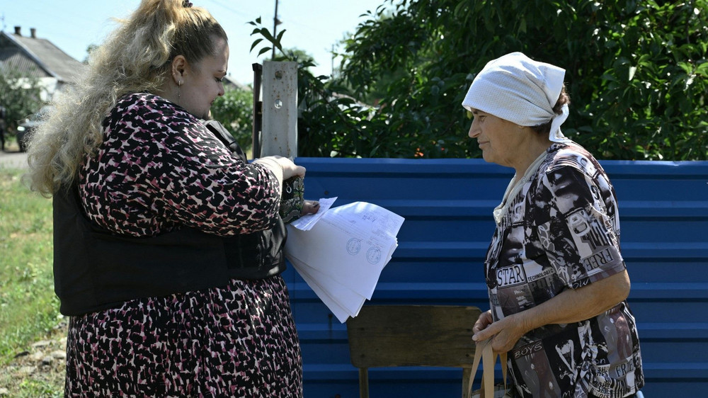 Ukrainische Postbotin ist letzte Hoffnung für Menschen an der Front