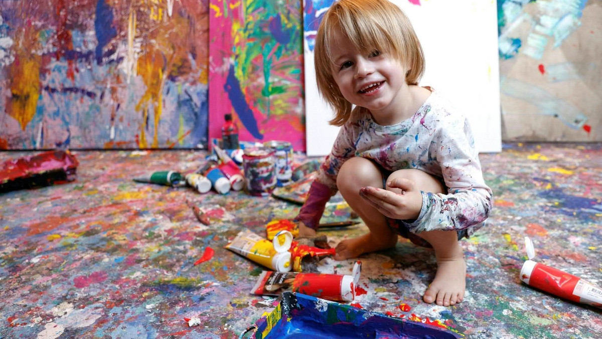 Dreijähriger "Mini-Picasso" malt Bilder für hunderttausende Euro