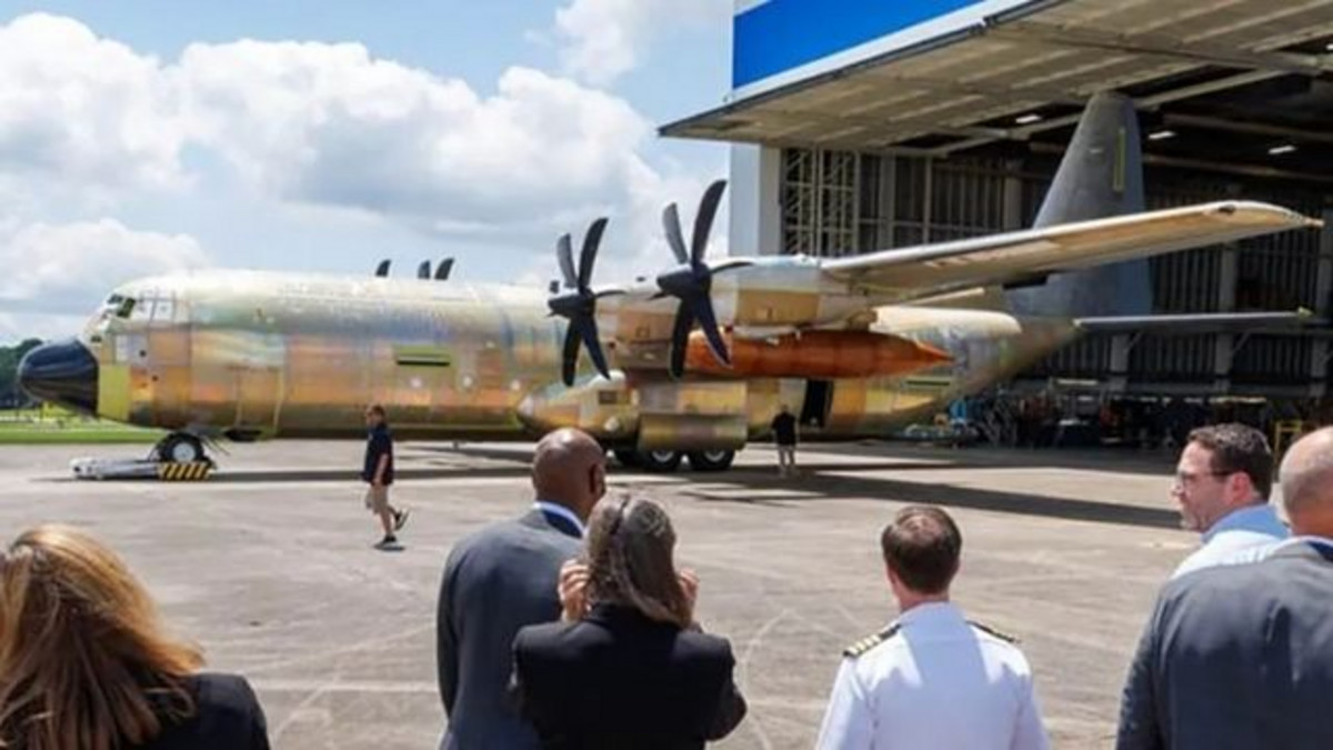 Lockheed Martin rollt „Weltuntergangsflugzeug“ E-130J Phoenix II aus