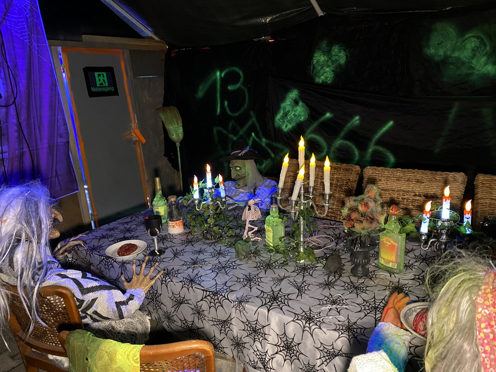 Halloween-Haus in Biebesheim: Erschrecken und Staunen in Grusel-Burg