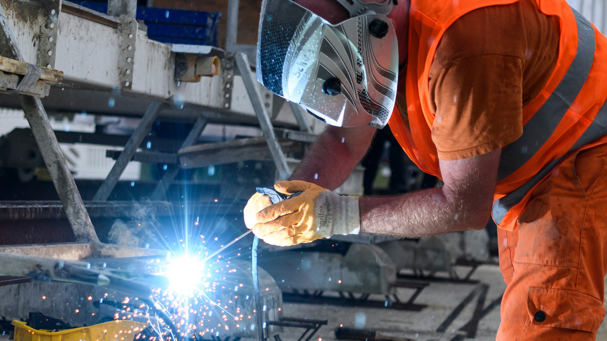 Tarifrunde steht an: IG Metall fordert 7 Prozent mehr Lohn