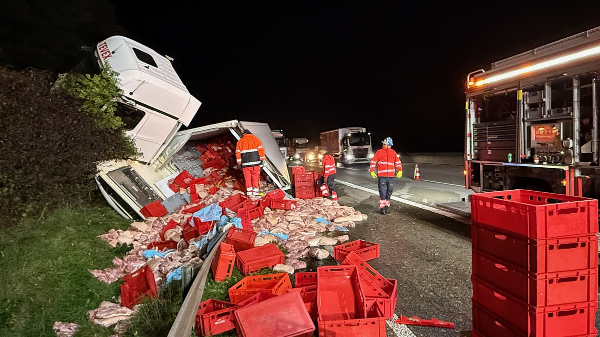 Lkw verliert 16 Tonnen Fleisch auf A5 bei Friedberg