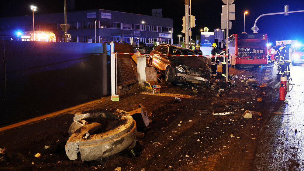 Schwerer Busunfall in Kleinostheim: Zwei Verletzte