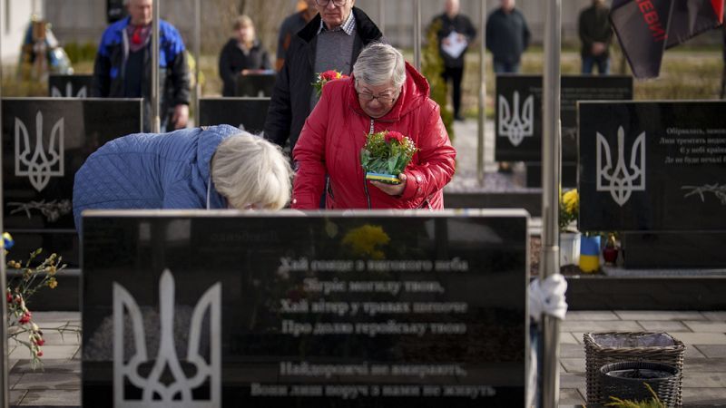 Butscha in der Ukraine erinnert an die Toten - 2 Jahre nach Befreiung