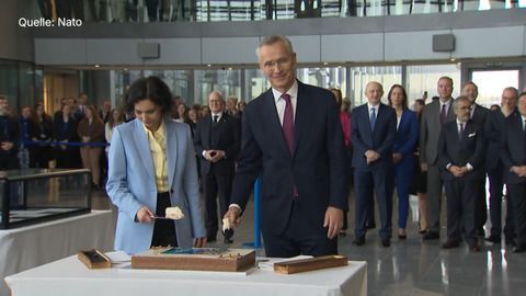 Mit Kuchen und Trompeten: Nato feiert in Brüssel 75. Geburtstag