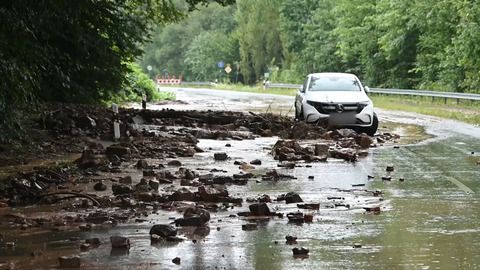Wieder Starkregen: Keller unter Wasser, Zeltlager geräumt, Unfälle
