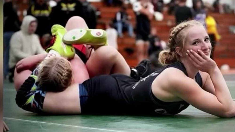 Ringerin posiert während Kampf für Fotos - das Netz feiert sie