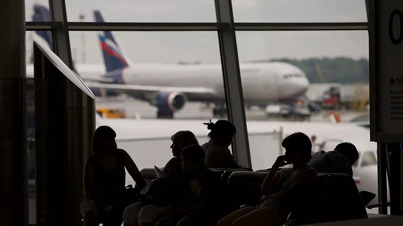 Russischer Verkehrsminister Stunden nach seiner Entlassung durch Putin ...