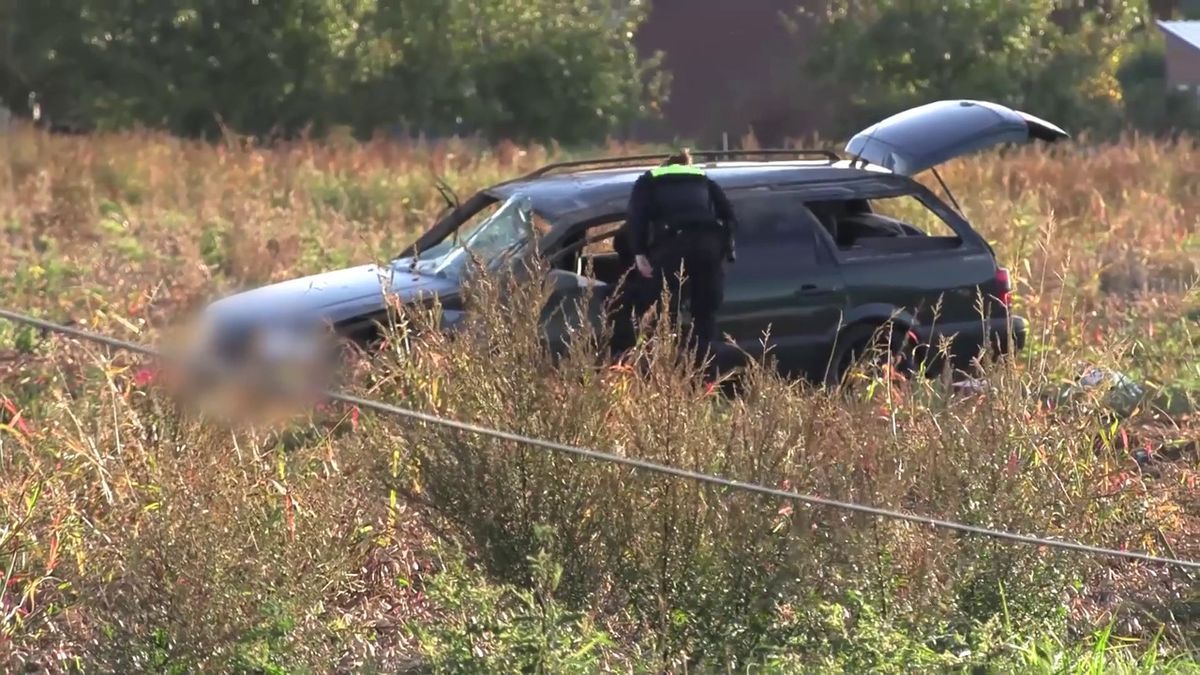 Niedersachsen: Auto überschlägt sich - ein Toter, drei Schwerverletzte