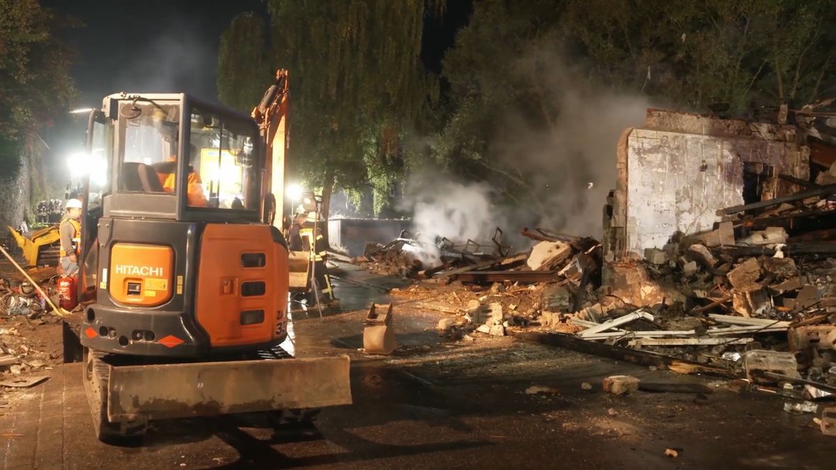 Haus bei Explosion im Westerwald zerstört - acht Verletzte